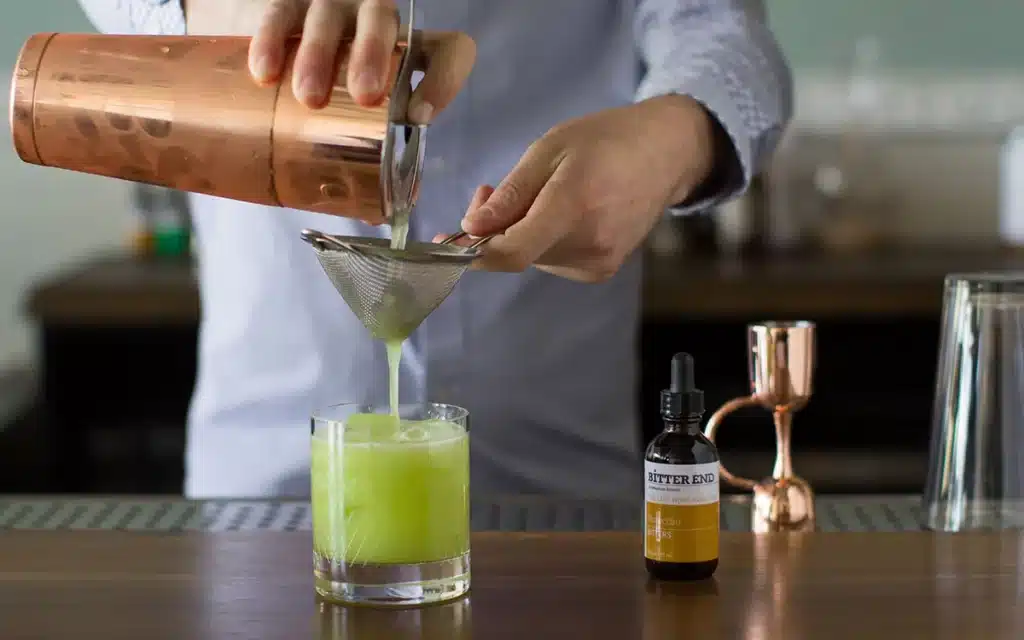 6 Techniques pour Préparer des Cocktails à la Maison